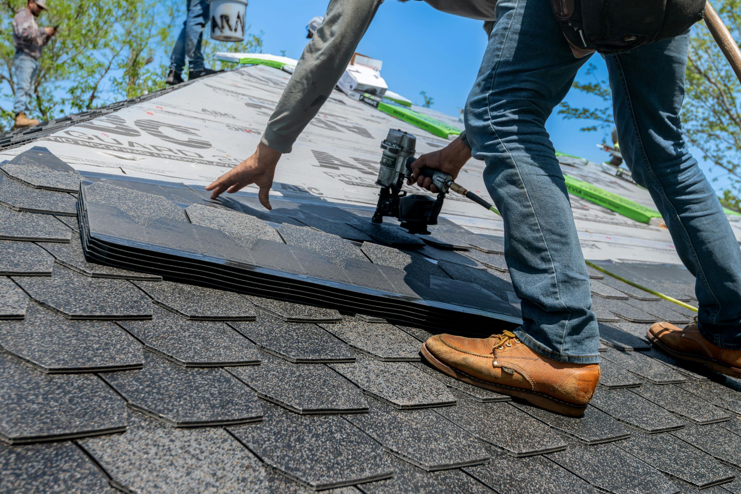 How To Choose The Right Roofing Contractor For Your Project - Boo & Maddie